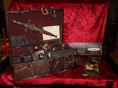 10 photos of historic vampire hunting kits