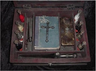 10 photos of historic vampire hunting kits