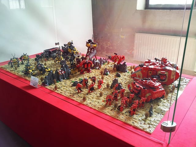 Incredible Warhammer 40k bolt pistol made entirely from Lego!