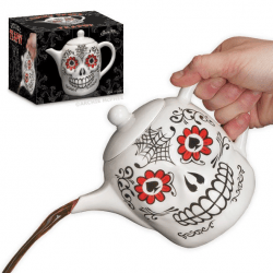 Lucky skull teapot for gamers