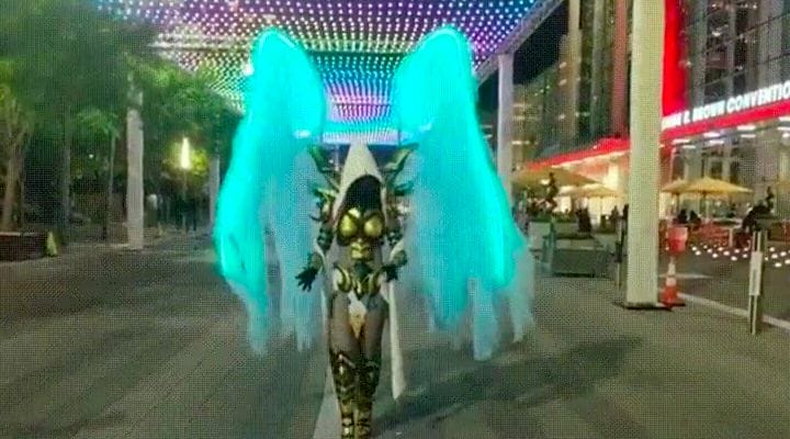 Behold brilliant cosplay as Auriel from Diablo strides towards you