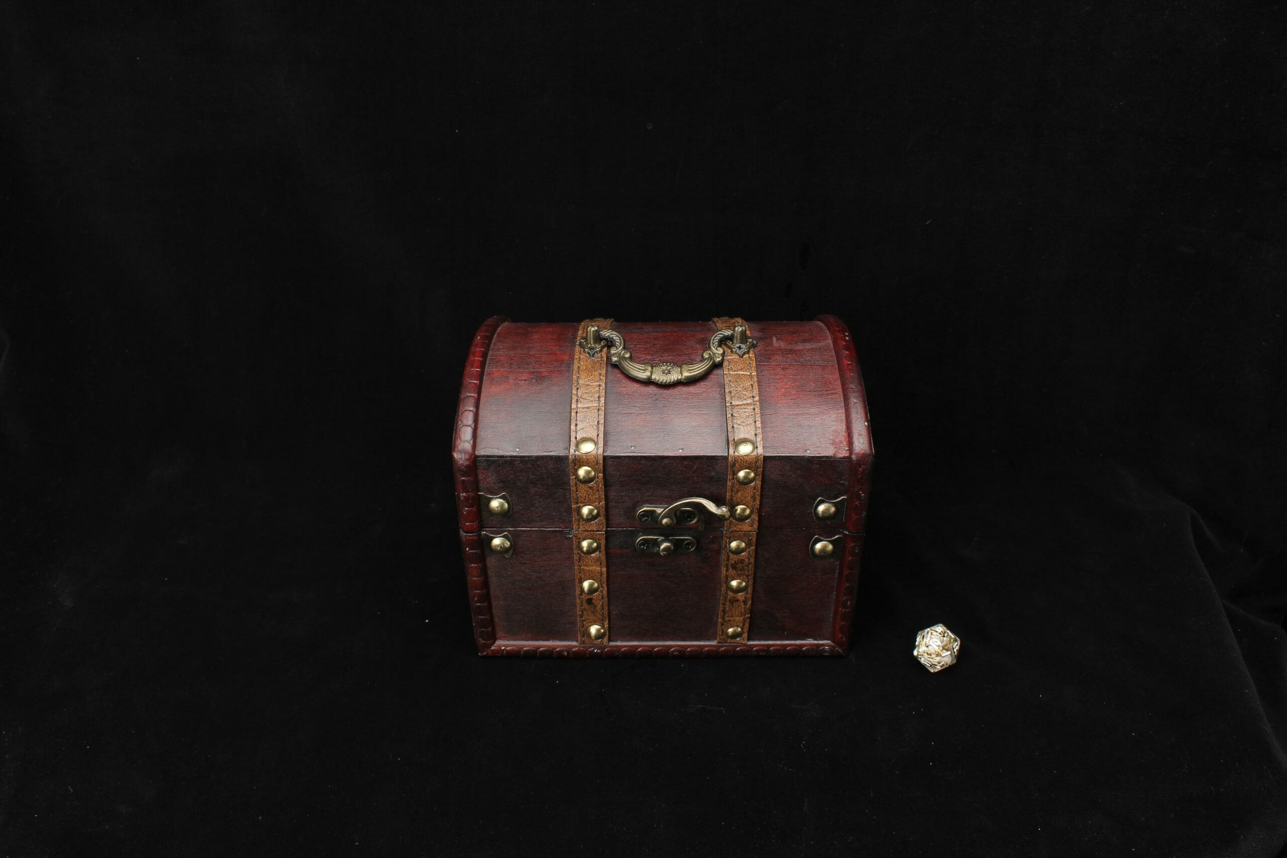 The hideously impressive Mimic dice box