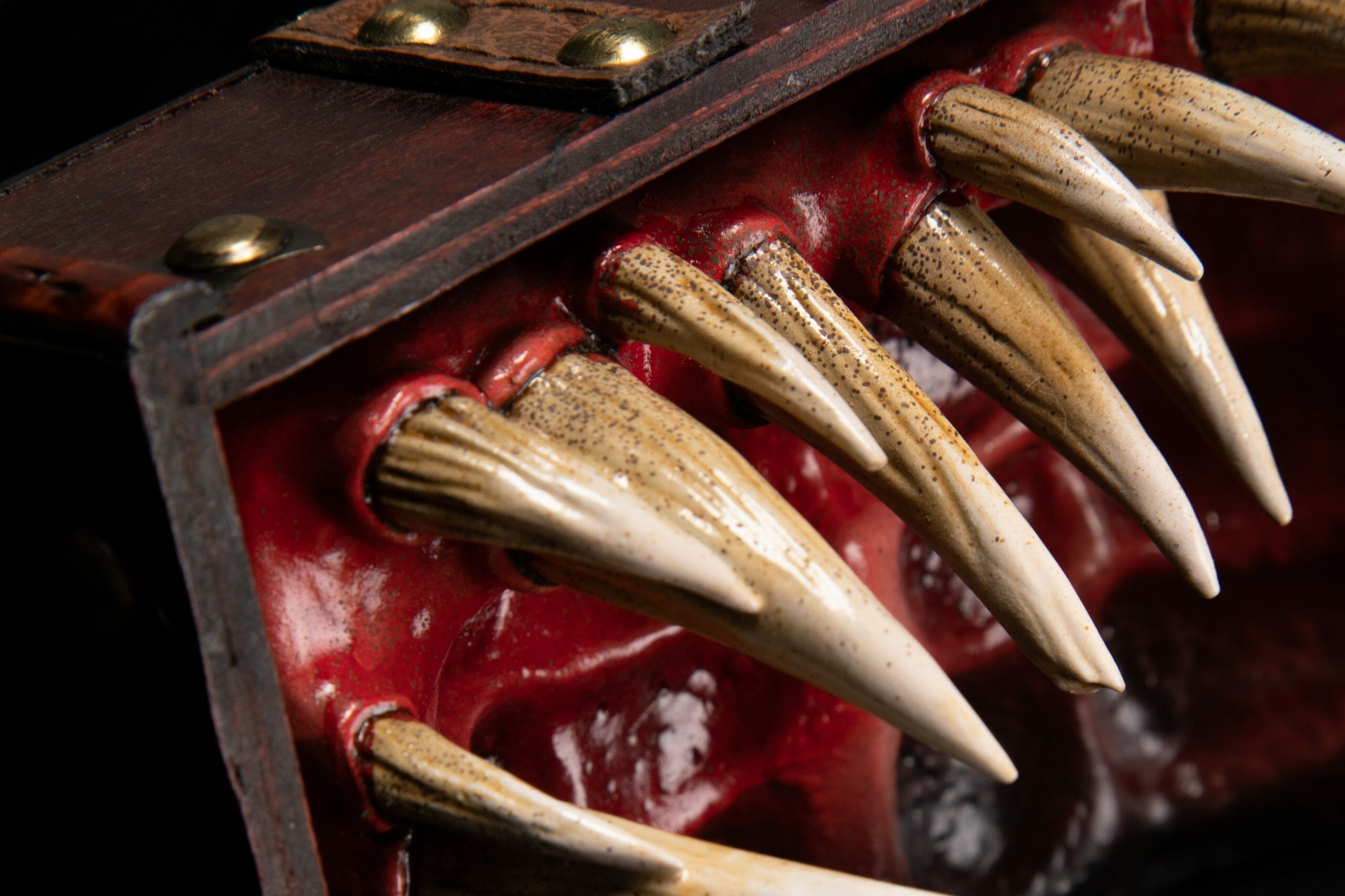 The hideously impressive Mimic dice box