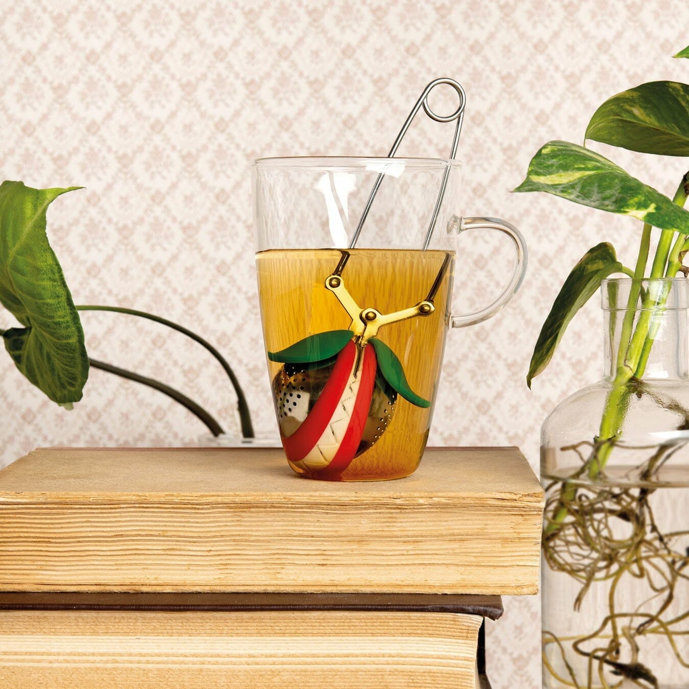 Mum, there's teeth in my tea!