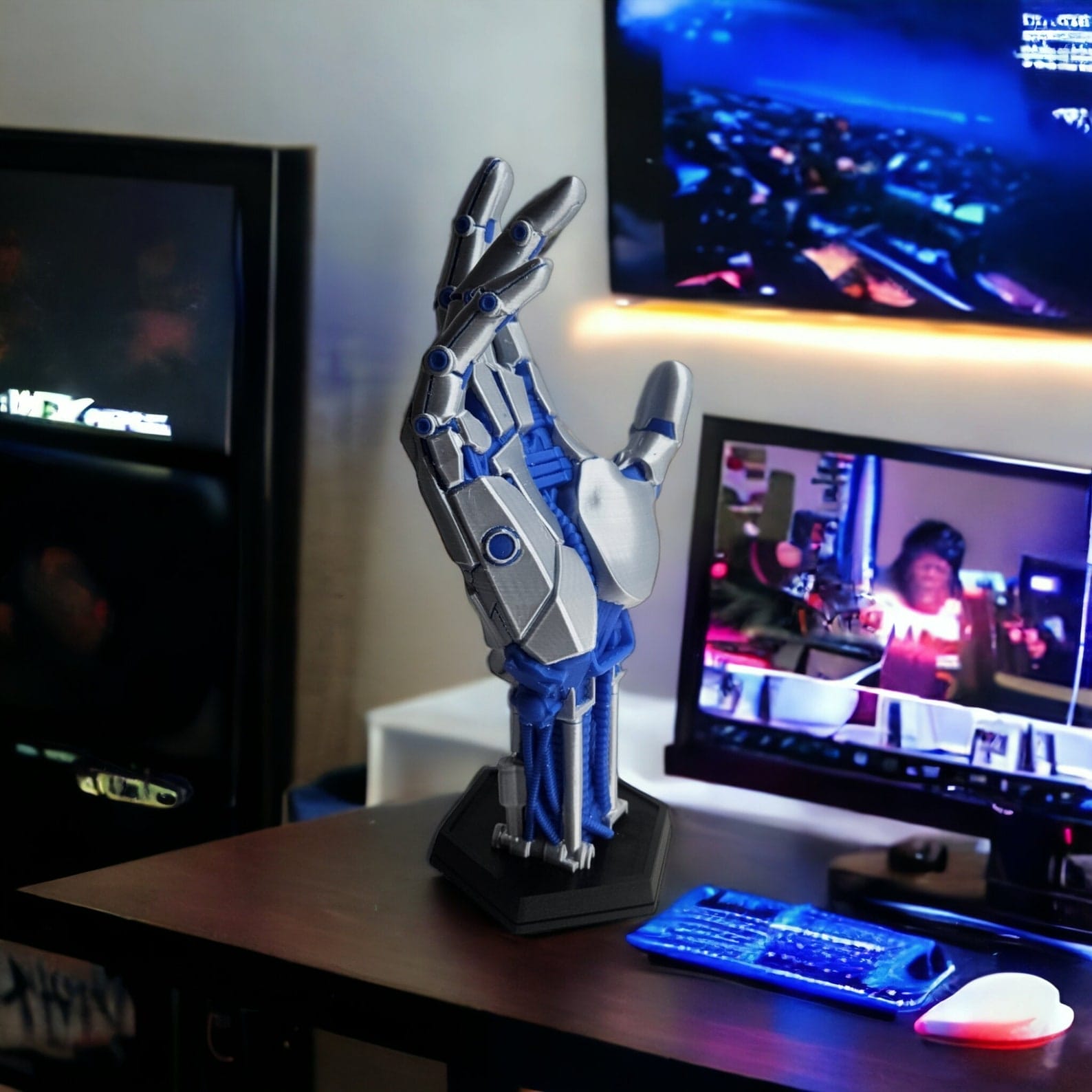 This robot hand will keep your game controller safe