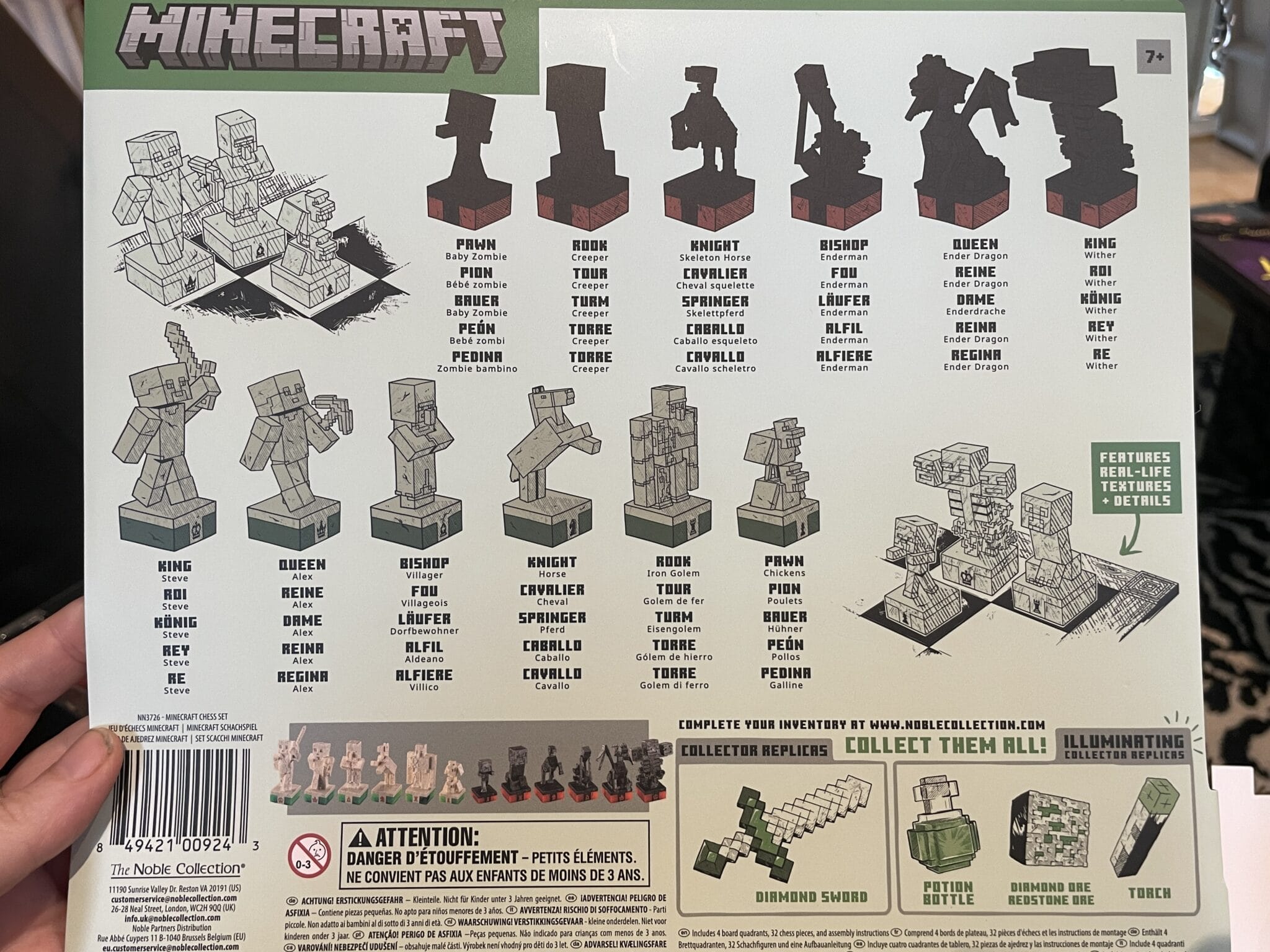 Geek Native reviews the official Minecraft: Chess Set!