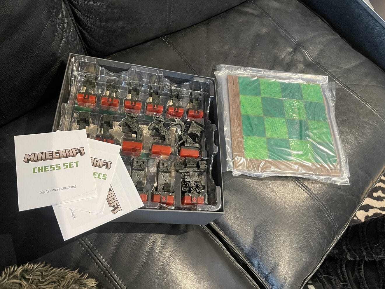 Geek Native reviews the official Minecraft: Chess Set!