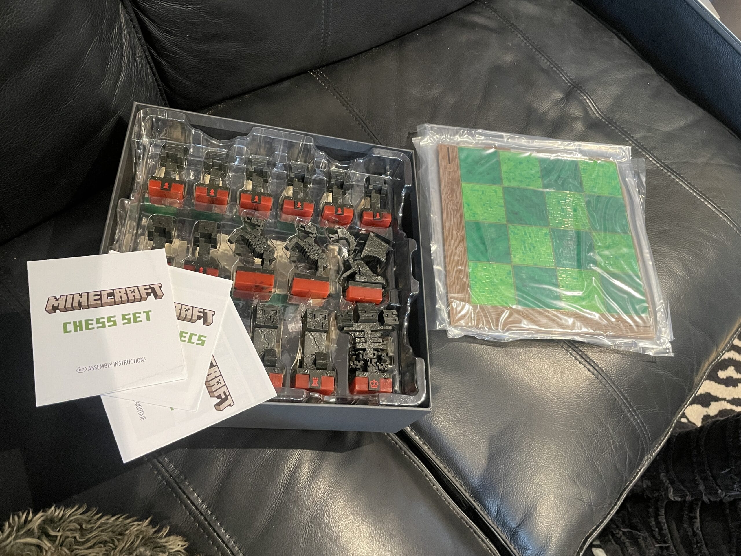 Geek Native reviews the official Minecraft: Chess Set!